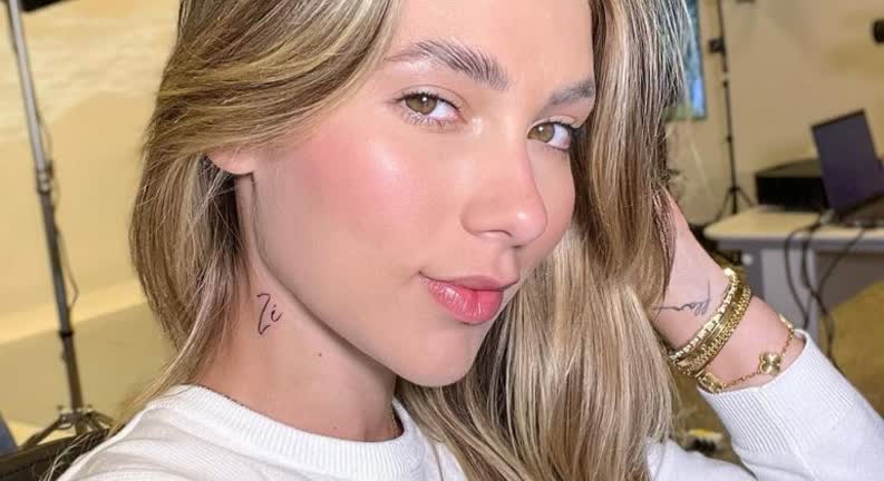 Virginia entrega senha para atender fãs e sai do evento sem atender ...