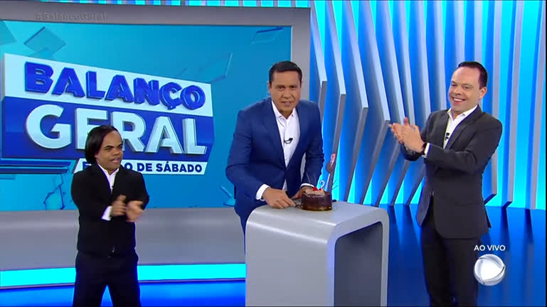 Willian Leite recebe homenagem de aniversário no estúdio do Balanço ... Willian Leite recebe homenagem de aniversário no estúdio do Balanço ...