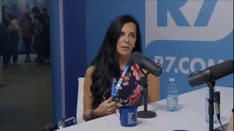 Angela Oliveira conversa com a Record TV na Campus Party Brasil 15 ...