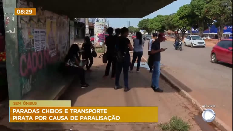 Sem ônibus, paradas ficam cheias e aumenta uso de transporte pirata no ...