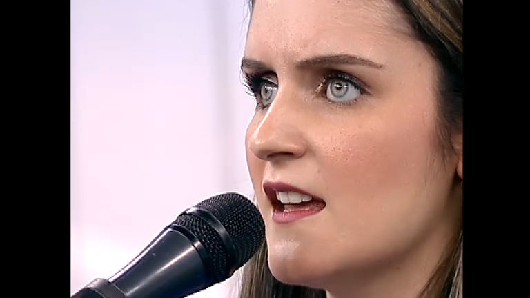 Giovanna Maira apresenta novo estilo musical no palco do Jornal da Record News - Record News ...